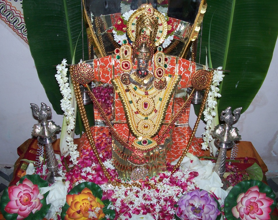 Vara Mahalakshmi Pooja for Good Fortune, Wealth & Fertility | Harivara.com